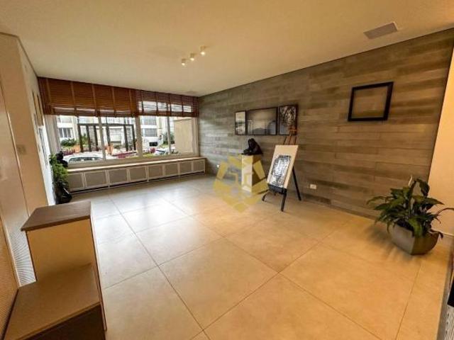 Casa de condomínio fechado no Bacacheri com quintal grande, com 4 dormitórios à venda, 412 m² por R$