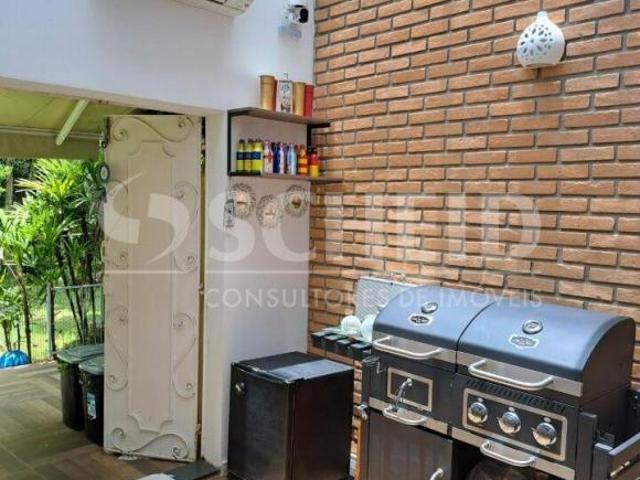 Casa de Condomínio Interlagos 160mt2, sendo 3 quartos, 2 suítes. Varanda com jacuzzi