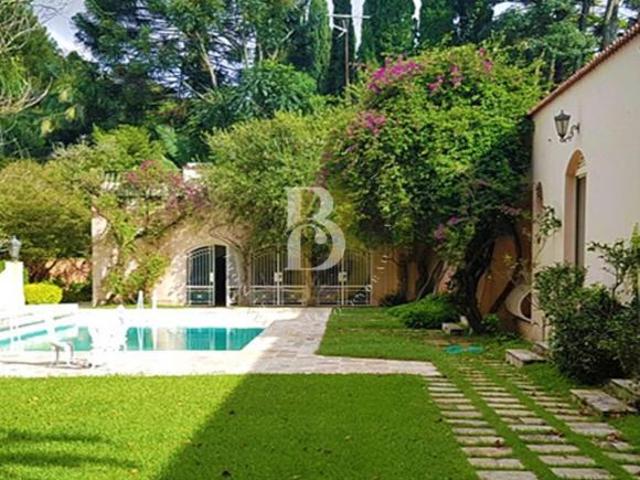 Casa de condomínio iluminada em localização privilegiada na Chácara Flora