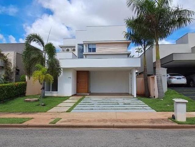 Casa de Condomínio de Luxo no Jardim Itália, Cuiabá MT: 4 Quartos, 3 Suítes, 3 Salas, 5 Banheiros, 4