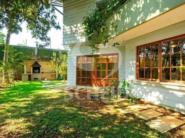 Casa de condomínio Jardim Petrópolis !