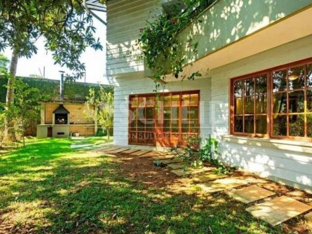 Casa de condomínio Jardim Petrópolis !