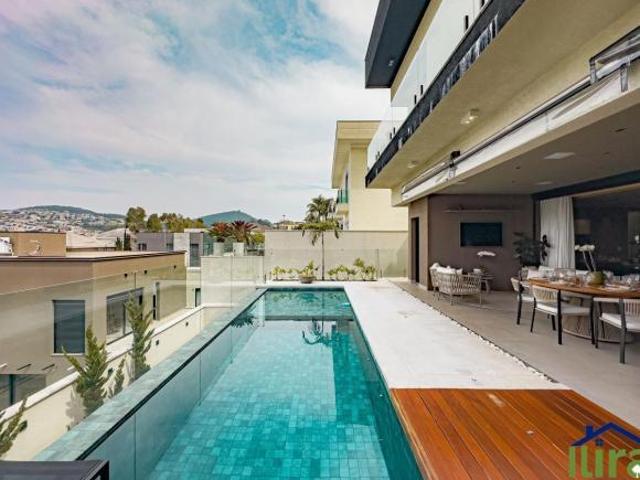 Casa de Condomínio Mobiliada e Decorada à venda de 450M², 4 suítes, piscina com borda infinita, 4 va