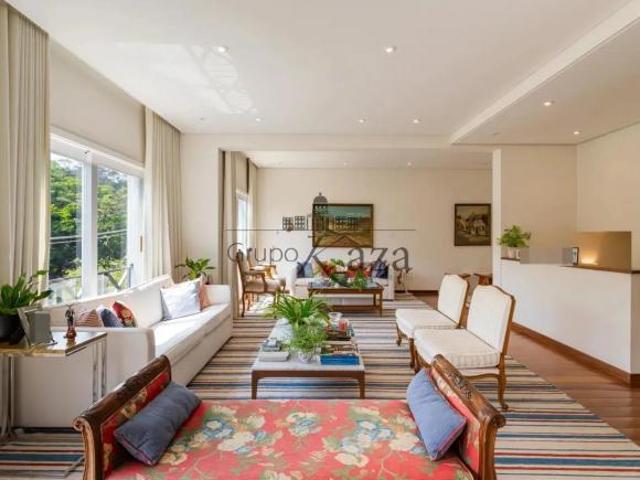 Casa de Condomínio Morumbi 3 Suítes 395m²
