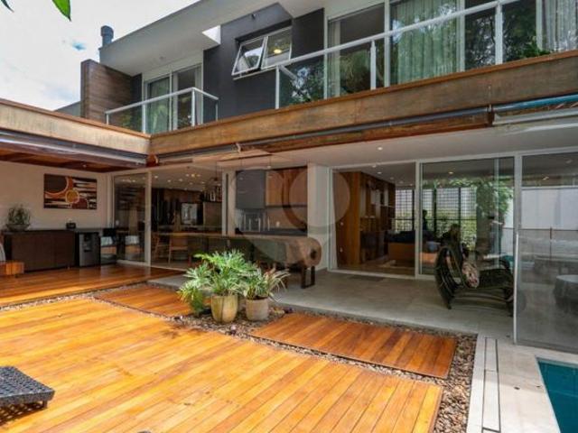 Casa de Condomínio Morumbi 3 Suítes / Quartos 4 Vagas Venda / Compra