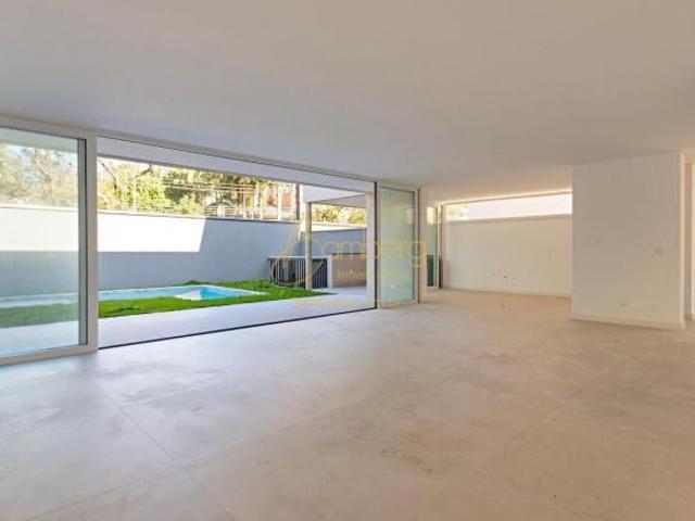 Casa de condomínio nova 4 suítes, 4 vagas, área de lazer com espaço gourmet e piscina, jardim