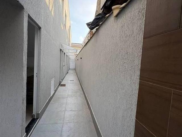 Casa de condomínio nova, térrea, 2 dormitórios, 1 suíte, no Maracanã, confira !