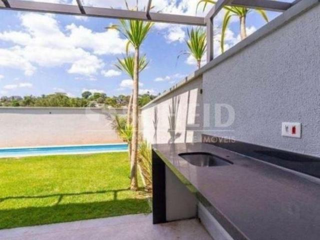 Casa de condomínio nova com armários e piscina Alto da Boa Vista !