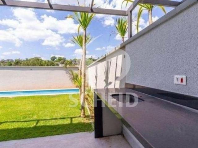 Casa de condomínio nova com armários e piscina Alto da Boa Vista !
