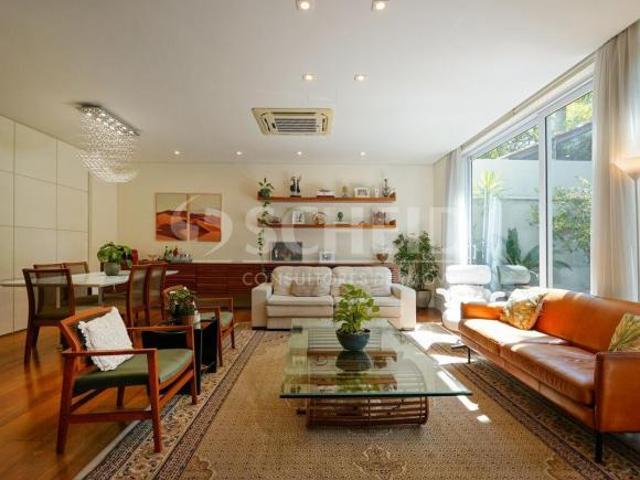 Casa de Condomínio no Campo Belo. 4 quartos, 3 suítes e 5 Vagas de Garagem