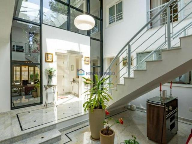 Casa de Condomínio no bairro da Chácara Monte Alegre com 953m²