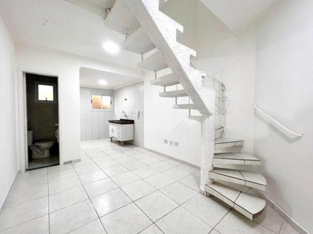 Casa de Condomínio no Forte: 2 Suítes, Vaga Privativa e Sem Taxa Mensal