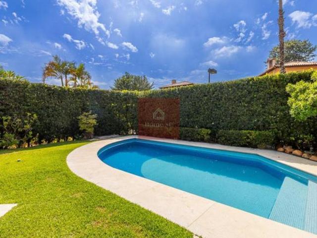 Casa de Condomínio no Jardim Luzitânia, com área total de 752m², sendo 641m² de área privativa