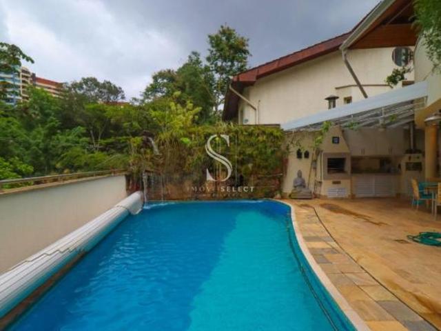 Casa de Condomínio no Jardim Vitória Régia com 499m2 4 suítes 4 vagas de garagem