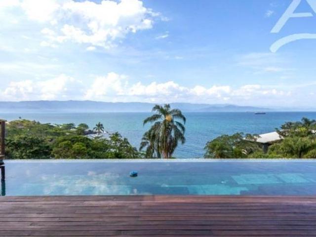 Casa de Condomínio no Norte, à venda,Ilhabela,6 suítes,150m da praia, piscina,5 vagas100%sustentável
