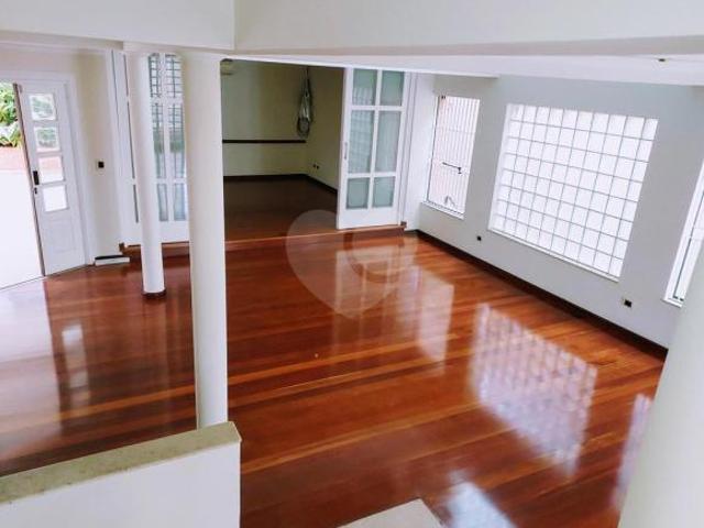 Casa de condomínio no Tremembé, 3 dormitórios, 3 suítes, 7 banheiros e 4 vagas