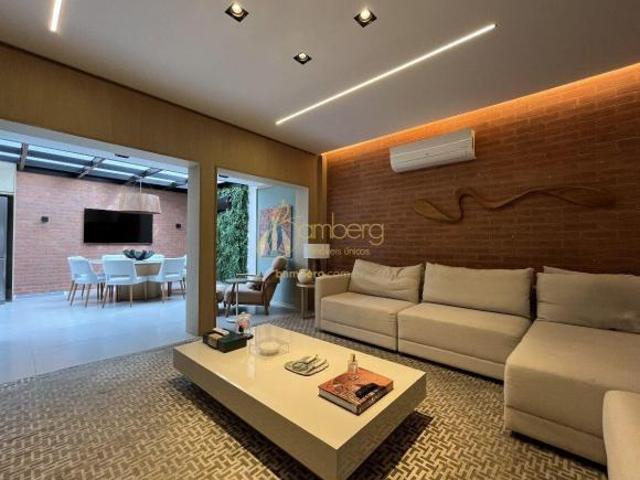 CASA DE CONDOMÍNIO NA ÁREA MAIS RESIDENCIAL, ARBORIZADA E TRANQUILA DE MOEMA