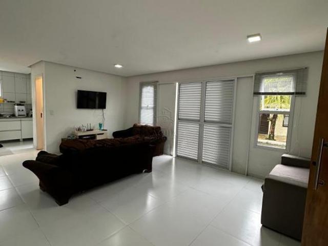 Casa de Condomínio na Enseada!