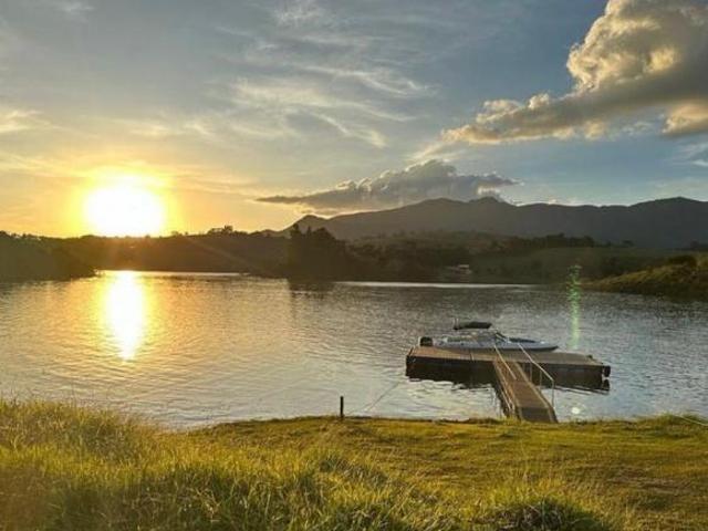 Casa de Condomínio na represa