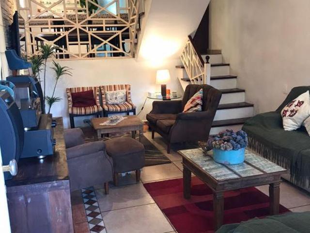 Casa de Condomínio Sobrado com Lareira 3 quartos 228 m² na Zona Oeste