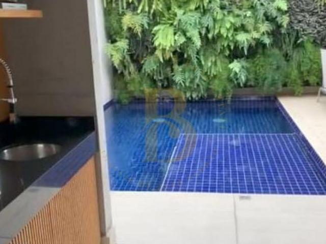 Casa de condomínio sofisticada, localizada no bairro Vila Cordeiro