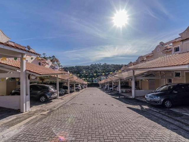 Casa de Condomínio Semi Isolada 87 m² 03 Quartos 3 Vagas 3 Banheiros Churrasqueira