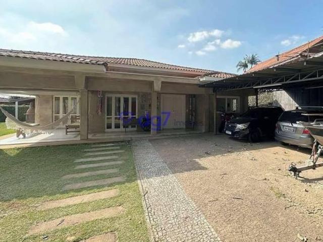 Casa de condomínio semitérrea na Granja Viana!