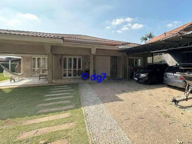 Casa de condomínio semitérrea na Granja Viana!