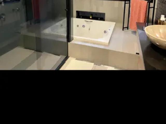 Casa de condomínio para venda tem 600 metros quadrados com 4 quartos