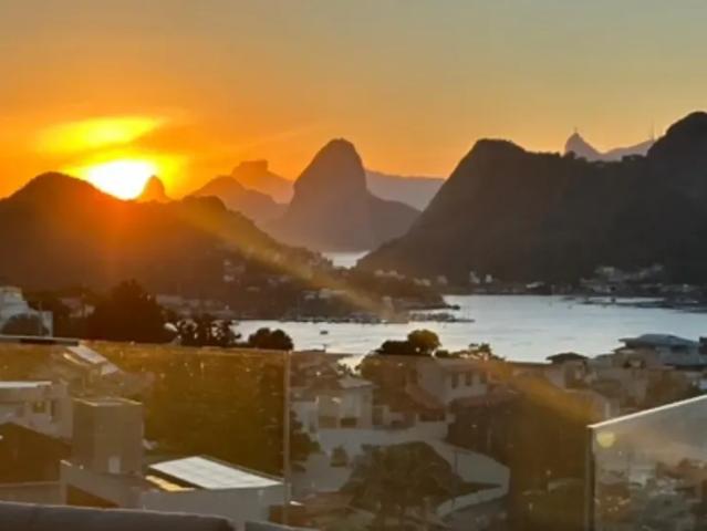 Casa de condomínio para venda com 480 metros quadrados em Charitas Niterói Rio de Janeiro