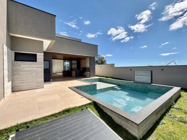 Casa de Condomínio para venda com Piscina e 4 quartos, 340 m² Plateau d&apos Or Unique