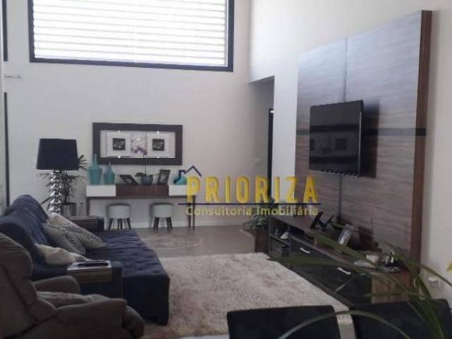 Casa de Condomínio para venda e aluguel em Alphaville Nova Esplanada I de 264.00m² com 3 Quartos, 3