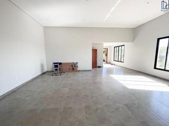 Casa de Condomínio para venda e aluguel em Araçoiaba da Serra de 330.00m² com 4 Quartos, 4 Suites e