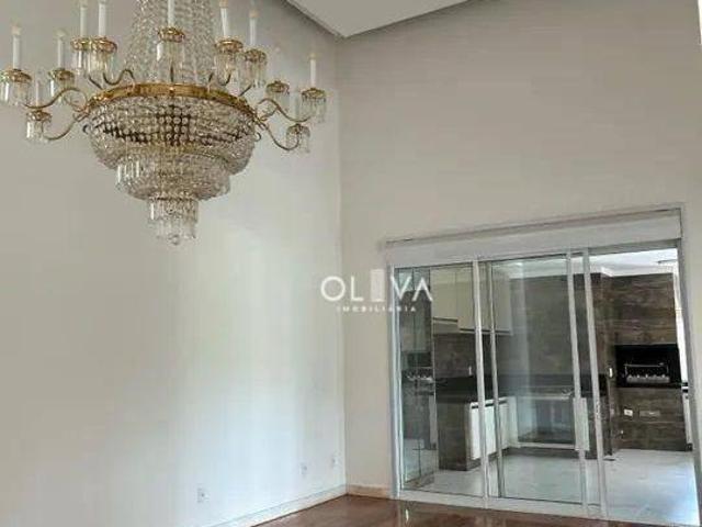 Casa de Condomínio para venda e aluguel em Golden Park de 315.00m² com 3 Quartos, 3 Suites e 4 Garag