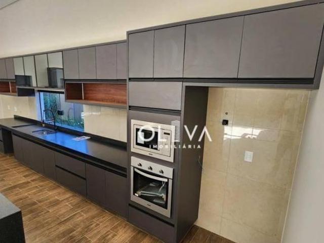 Casa de Condomínio para venda e aluguel em Golden Park de 378.00m² com 4 Quartos, 4 Suites e 6 Garag