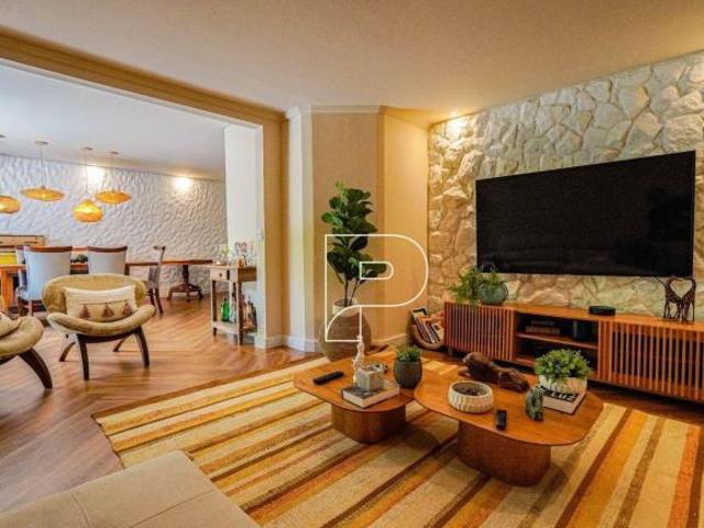 Casa de Condomínio para venda e aluguel em Granja Viana de 202.00m² com 3 Quartos, 1 Suite e 4 Garag