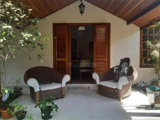 Casa de Condomínio para venda e aluguel em Granja Viana de 380.00m² com 4 Quartos, 2 Suites e 3 Gara