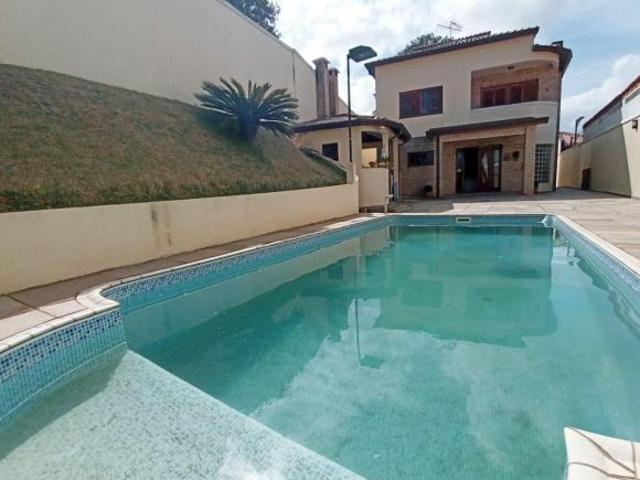 Casa de Condomínio para venda e aluguel em Granja Viana de 380.00m² com 5 Quartos, 4 Suites e 4 Gara
