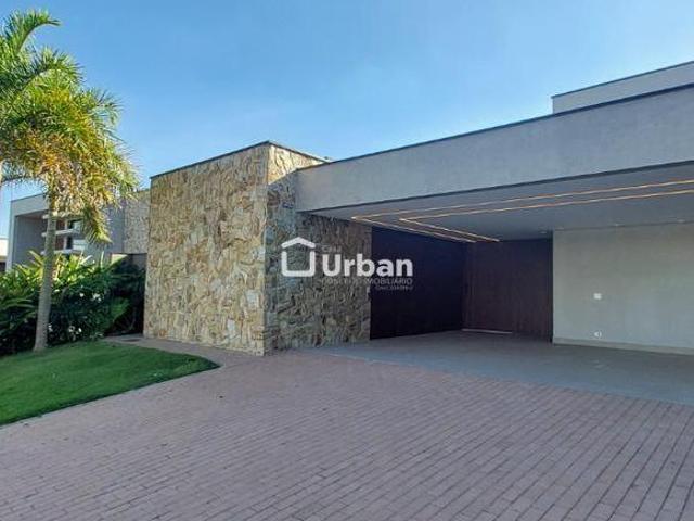 Casa de Condomínio para venda e aluguel em Granja Viana de 332.60m² com 3 Quartos, 3 Suites e 6 Gara
