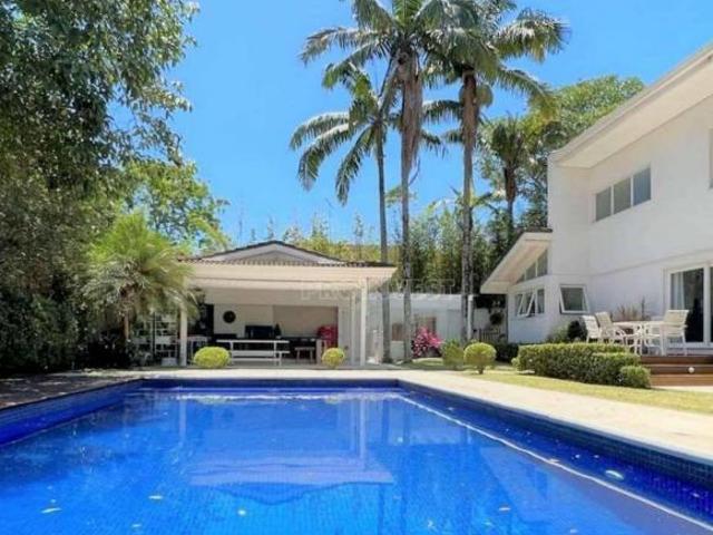 Casa de Condomínio para venda e aluguel em Granja Viana de 541.00m² com 4 Quartos, 4 Suites e 6 Gara