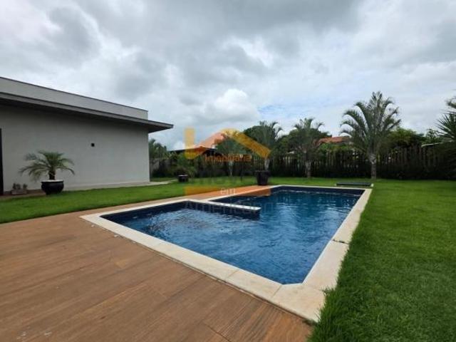 Casa de Condomínio para venda e aluguel em Estância Hípica de 250.00m² com 4 Quartos, 4 Suites e 4 G