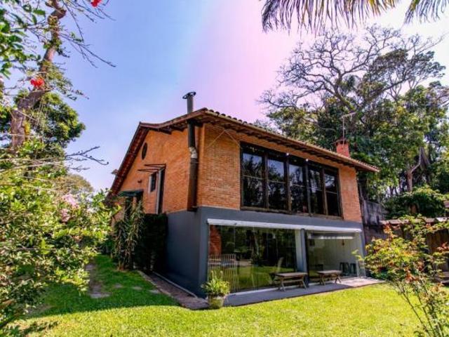 Casa de Condomínio para venda e aluguel em Jardim Colibri de 213.00m² com 3 Quartos, 1 Suite e 9 Gar