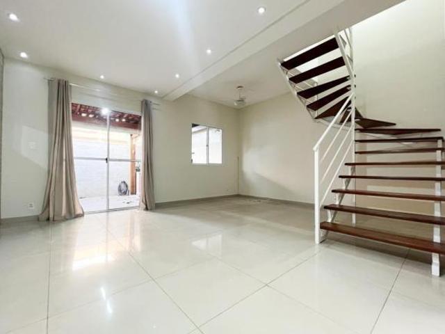 Casa de Condomínio para venda e aluguel em Jardim Shangai de 88.00m² com 3 Quartos, 1 Suite e 2 Gara
