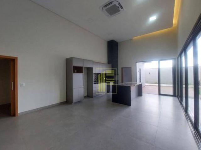 Casa de Condomínio para venda e aluguel em Jardim Vitagliano de 212.00m² com 3 Quartos, 3 Suites e 2