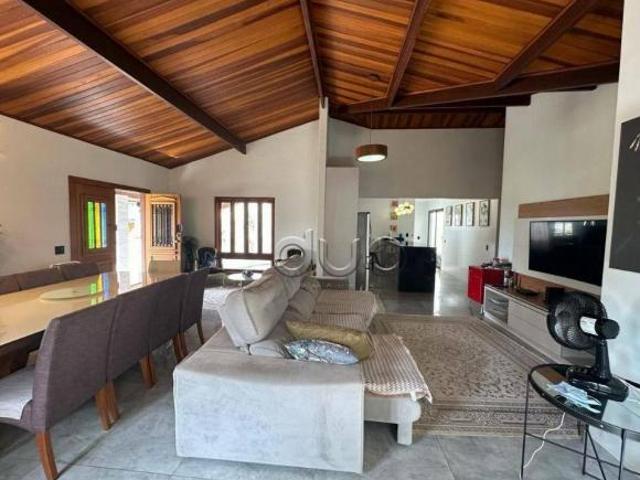 Casa de Condomínio para venda e aluguel em Monte Alegre de 340.00m² com 4 Quartos, 4 Suites e 4 Gara