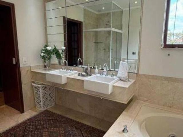 Casa de Condomínio para venda e aluguel em Morada Dos Pássaros de 516.00m² com 4 Quartos, 4 Suites e