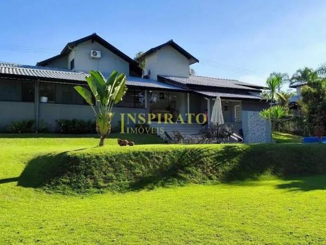 Casa de Condomínio para venda e aluguel em Medeiros de 360.00m² com 4 Quartos, 4 Suites e 6 Garagens