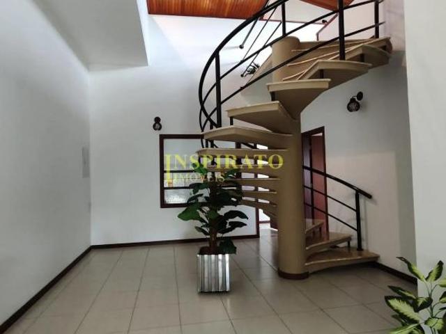 Casa de Condomínio para venda e aluguel em Medeiros de 450.00m² com 3 Quartos, 1 Suite e 4 Garagens