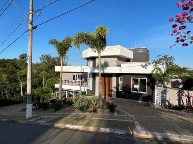 Casa de Condomínio para venda e aluguel em Residencial Vila Lombarda de 435.00m² com 3 Quartos, 3 Su
