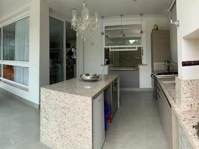 Casa de Condomínio para venda em Tamboré de 400.00m² com 3 Quartos, 3 Suites e 6 Garagens